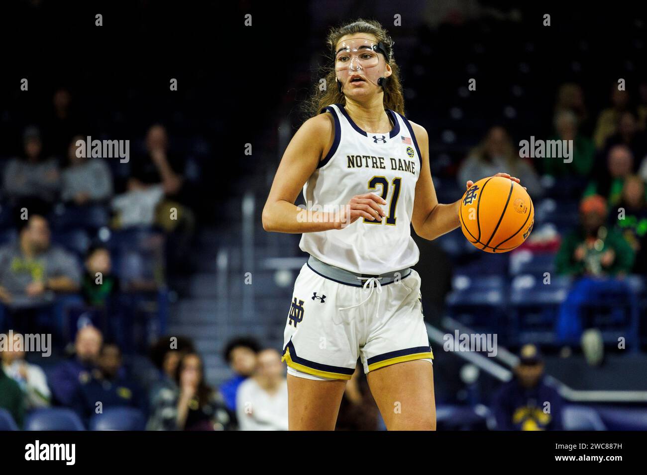 South Bend, Indiana, USA. 14th Jan, 2024. Notre Dame forward Maddy Westbeld (21) advances the ...