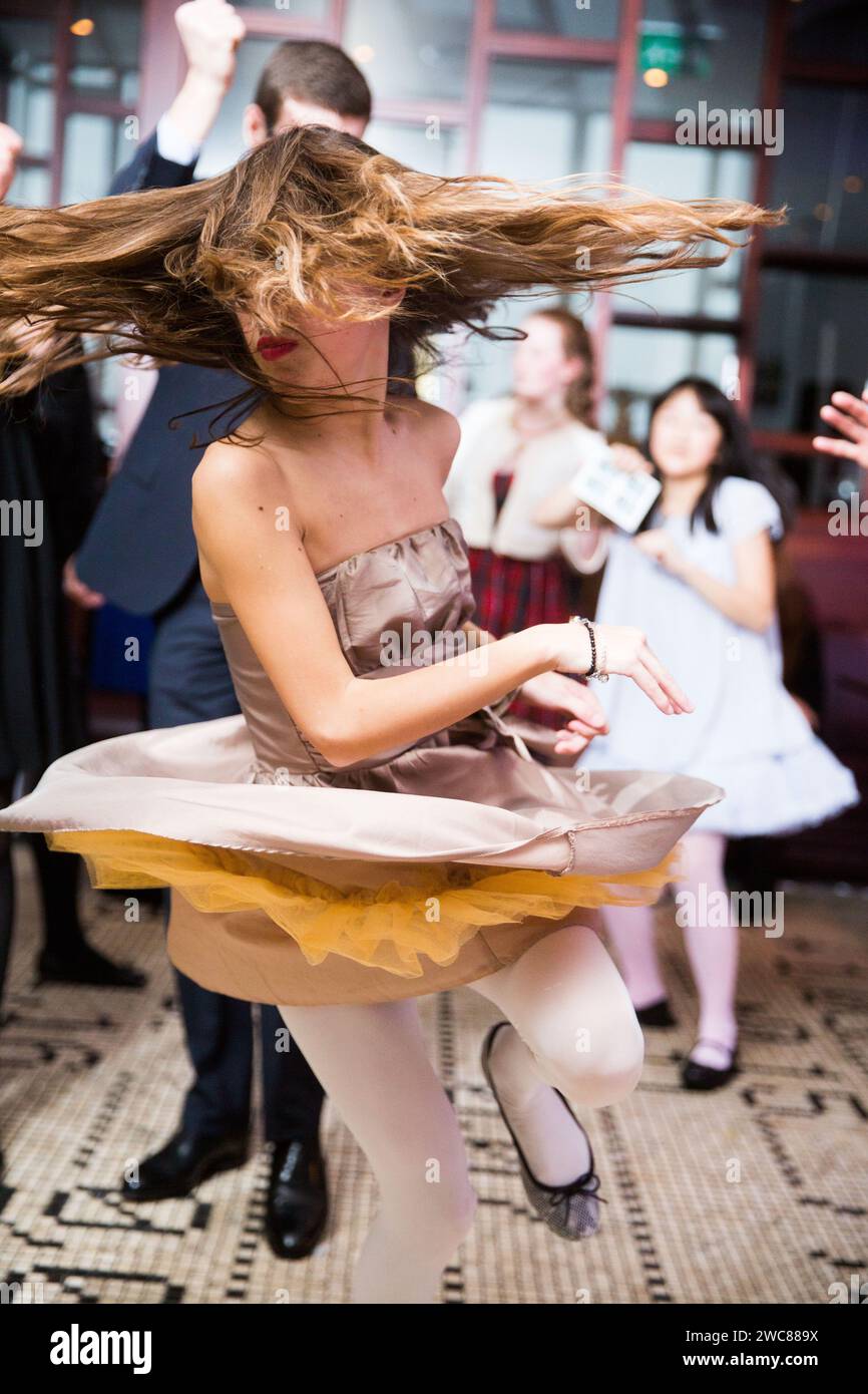 Street parties dancing hi-res stock photography and images - Alamy