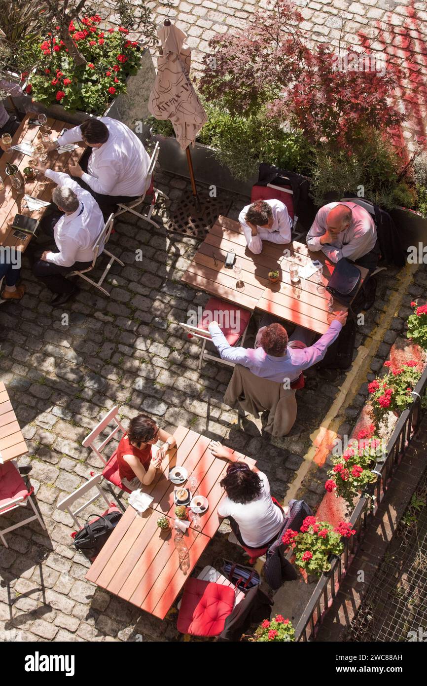 Diners at Bleeding Heart French Restaurant, Bleeding Heart Yard, Hatton ...