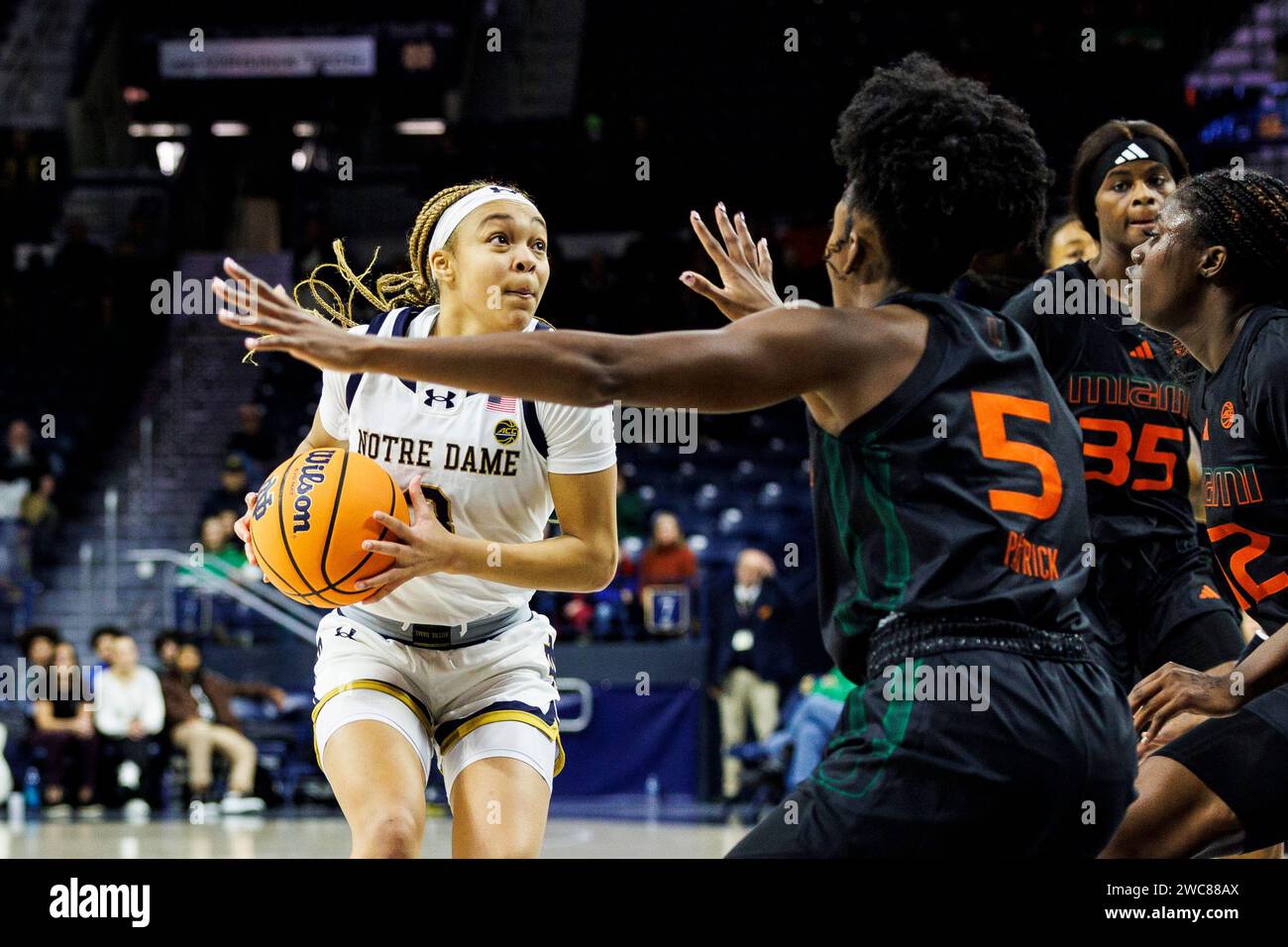South Bend, Indiana, USA. 14th Jan, 2024. Notre Dame guard Hannah Hidalgo (3) looks for her shot ...