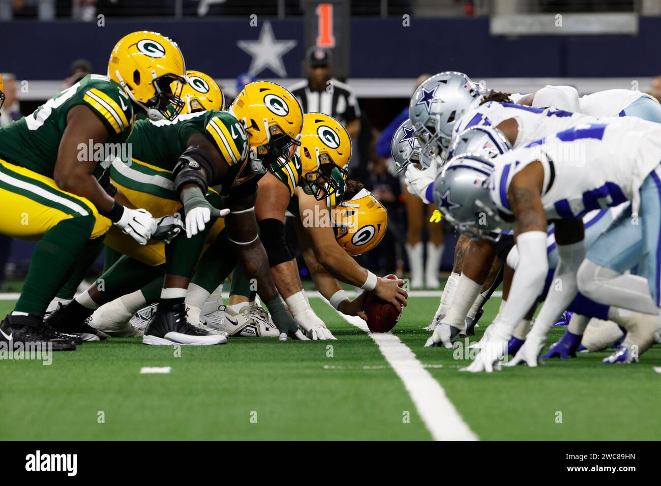 Green Bay Packers line of scrimmage during an NFL wild-card playoff ...
