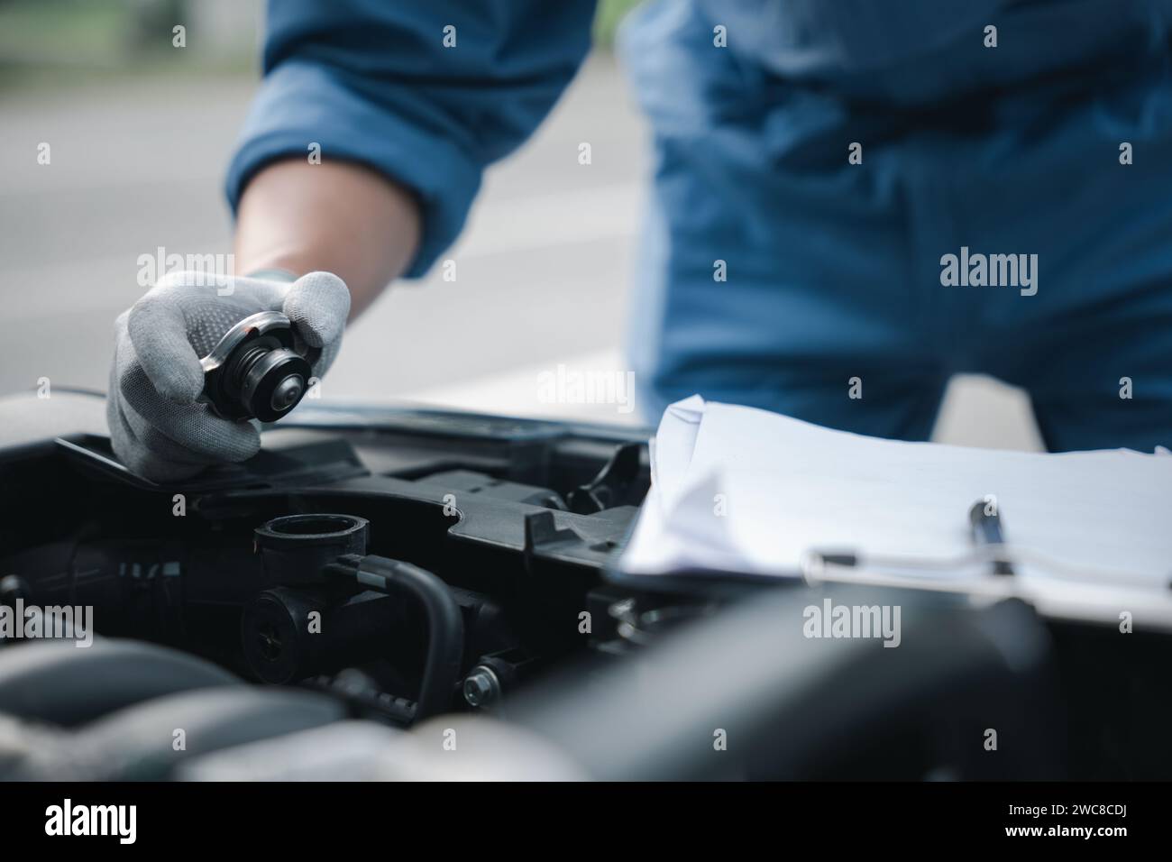 Hand pointing car engine hi-res stock photography and images - Alamy