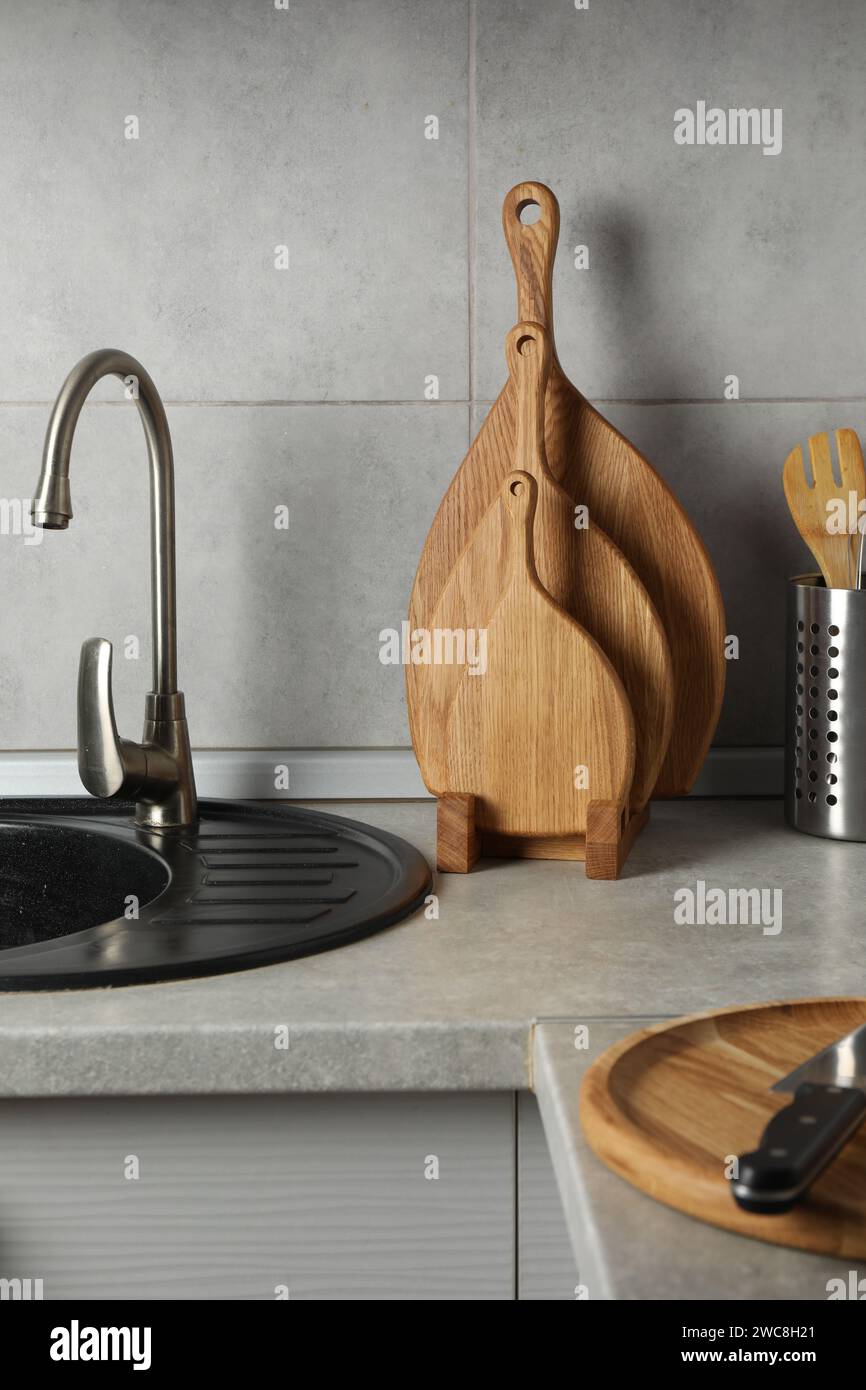 Kitchen utensils cutting boards hi-res stock photography and images - Alamy
