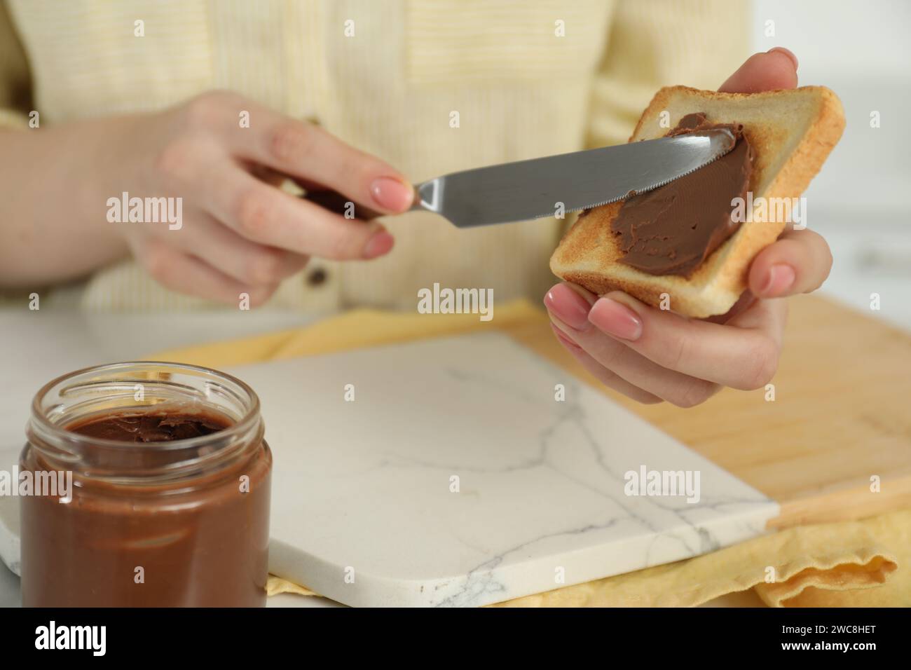 Spreading butter onto toast knife hi-res stock photography and images ...