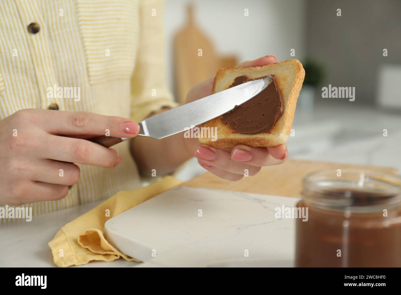 Spreading butter onto toast knife hi-res stock photography and images ...