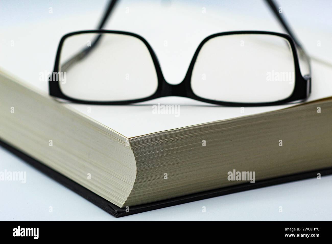 Open book with glasses hi-res stock photography and images - Alamy
