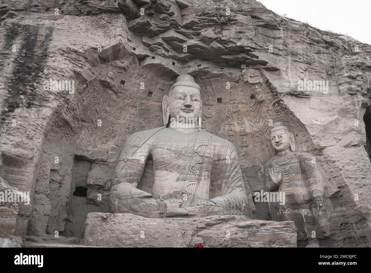 Ancient chinese buddhist temple grottoes hi-res stock photography and ...