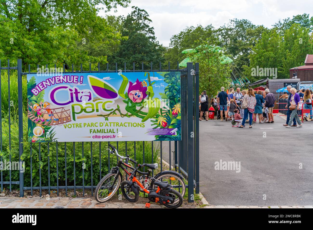 Family parc france hi-res stock photography and images - Alamy