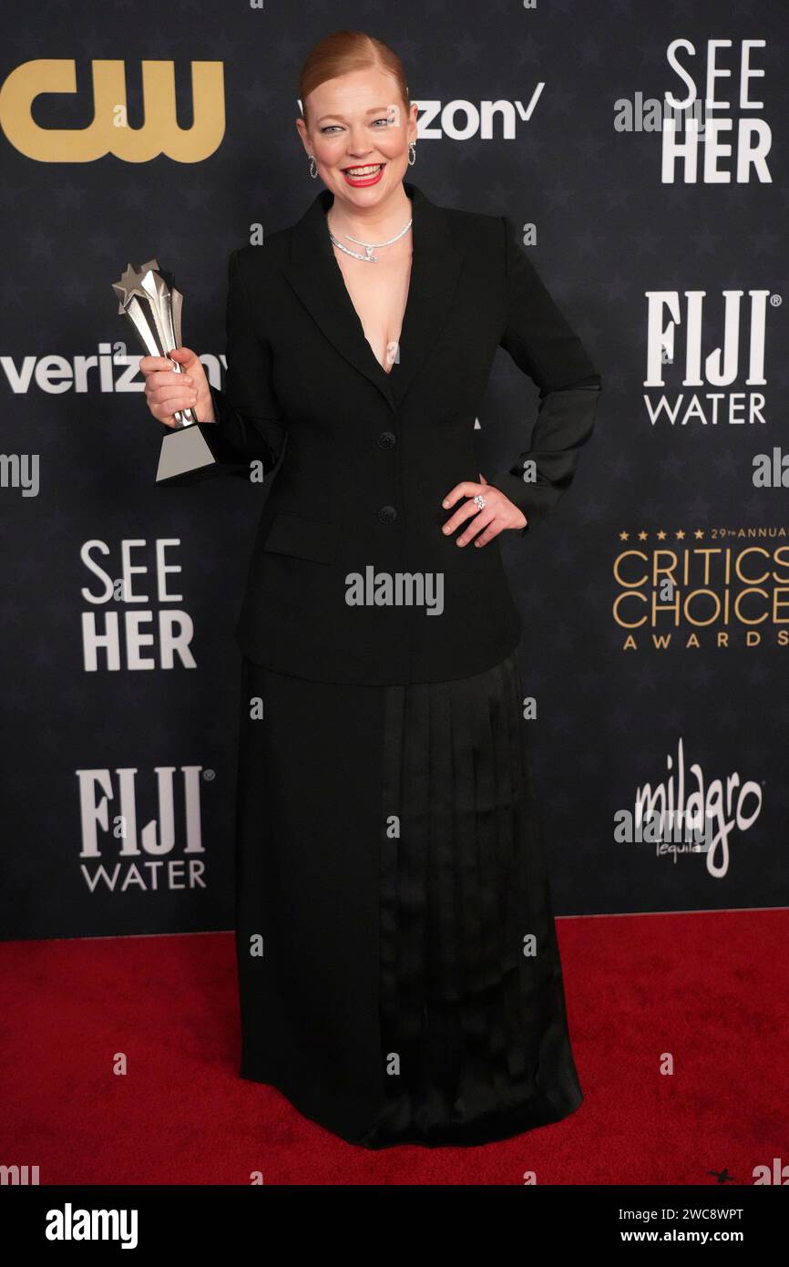 Sarah Snook poses in the press room with the award for best actress in ...