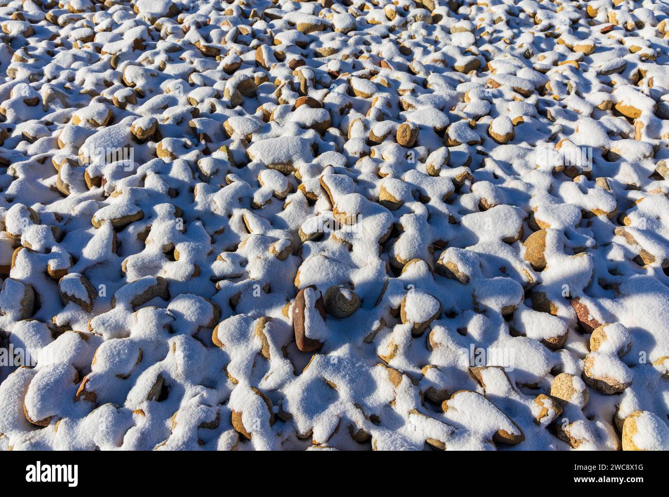 Fresh snow glitters hi-res stock photography and images - Alamy