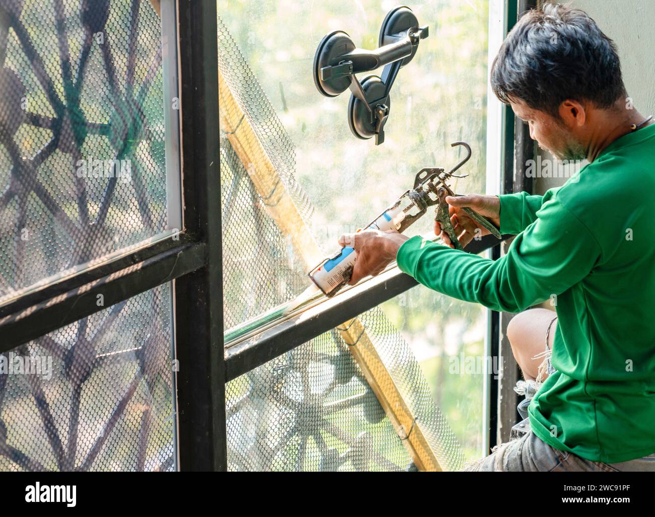 Worker uses sealant gun hi-res stock photography and images - Alamy