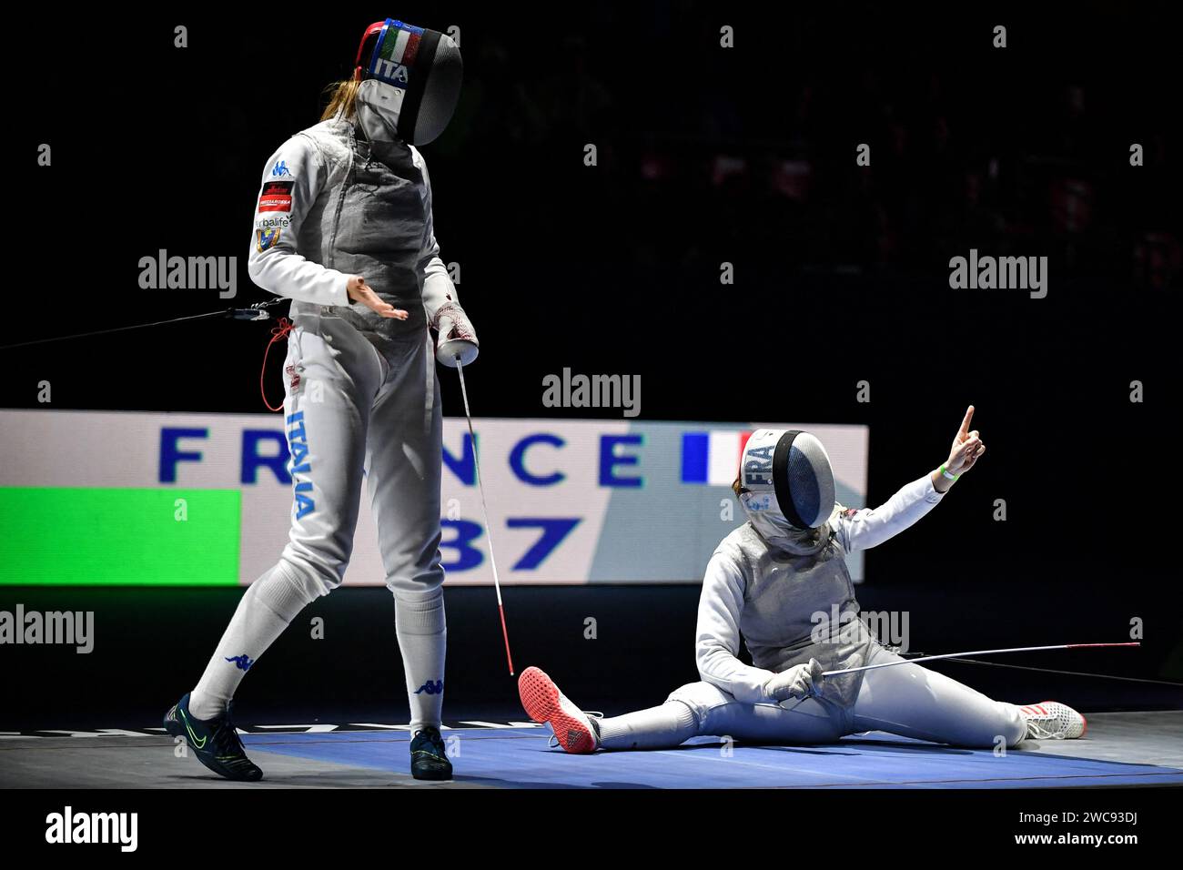 Paris, France. 14th Jan, 2024. France's foilist ANITA BLAZE (R ...