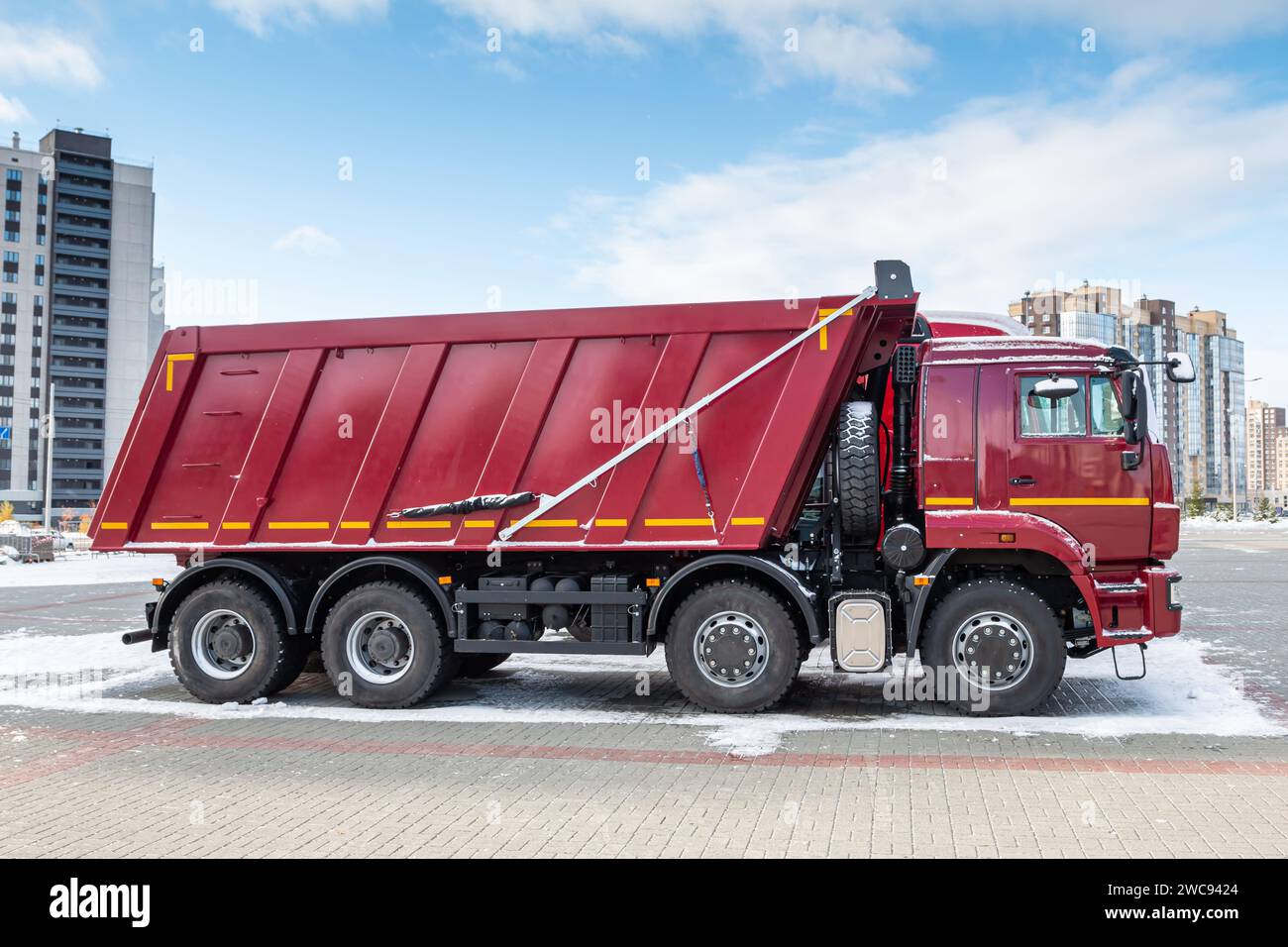 Red dump truck hi-res stock photography and images - Alamy