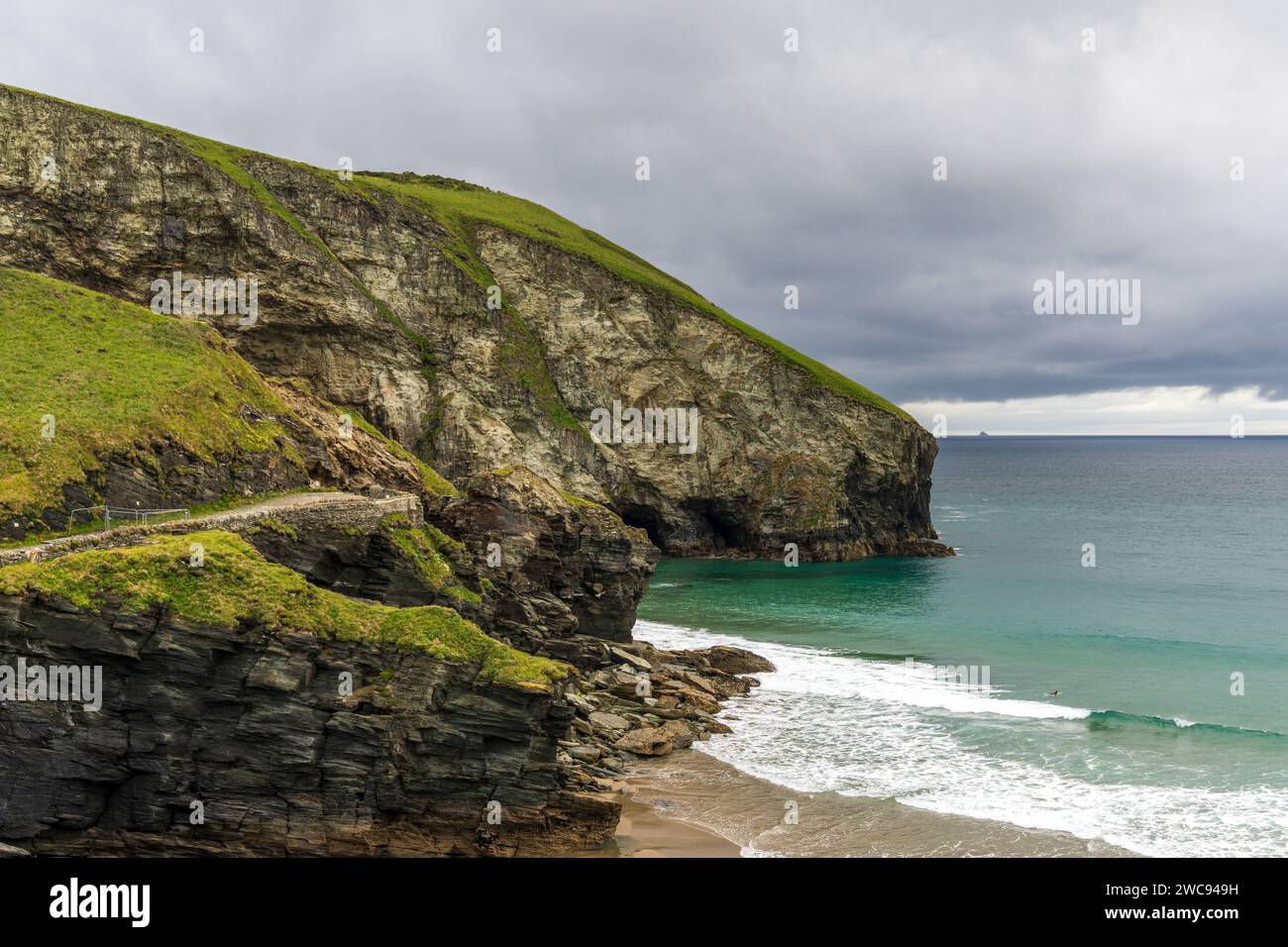 Clouds over the sea and cliffs of Trebarwith Beach, Cornwall, England ...