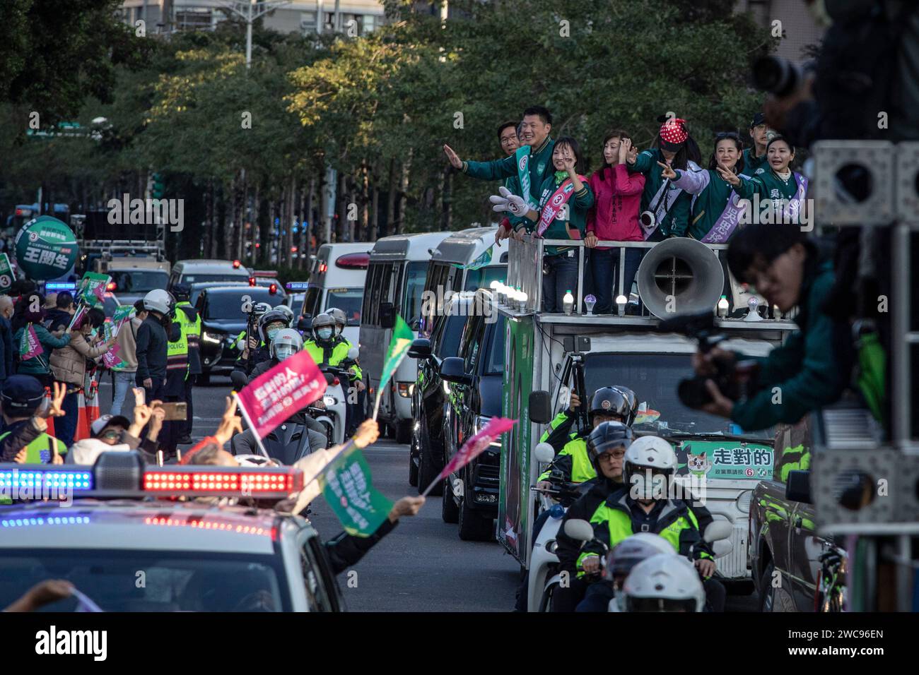 Taipei, Taiwan. 12th Jan, 2024. Supporters were showing their support ...