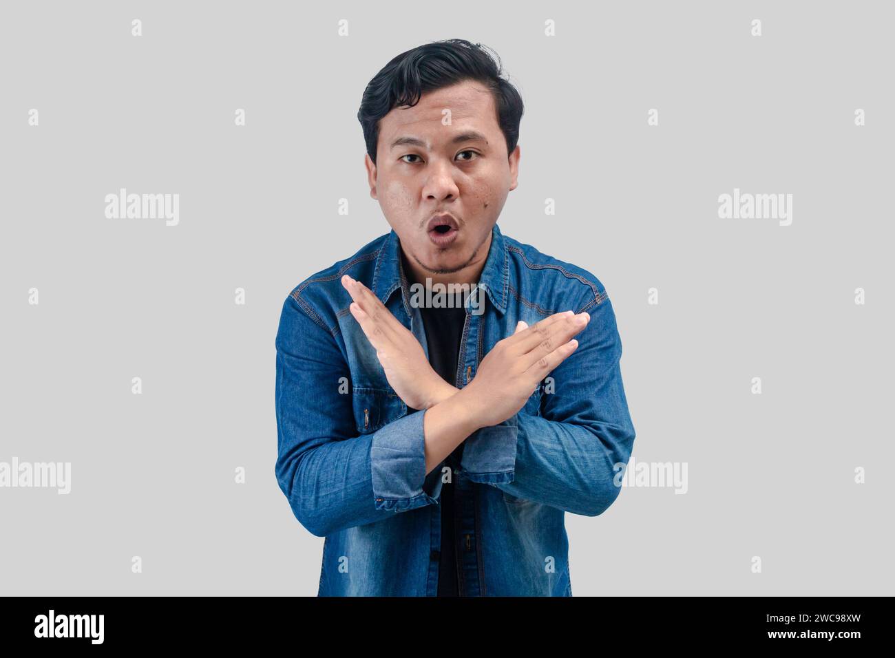 Man hand holding stop sign hi-res stock photography and images - Alamy