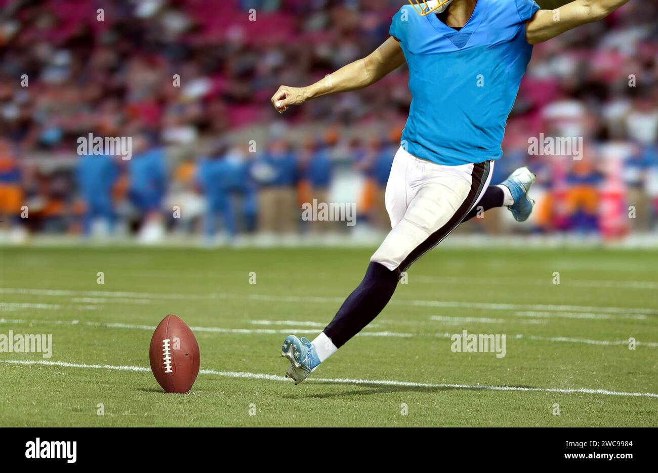 Football player kicking ball hi-res stock photography and images - Alamy