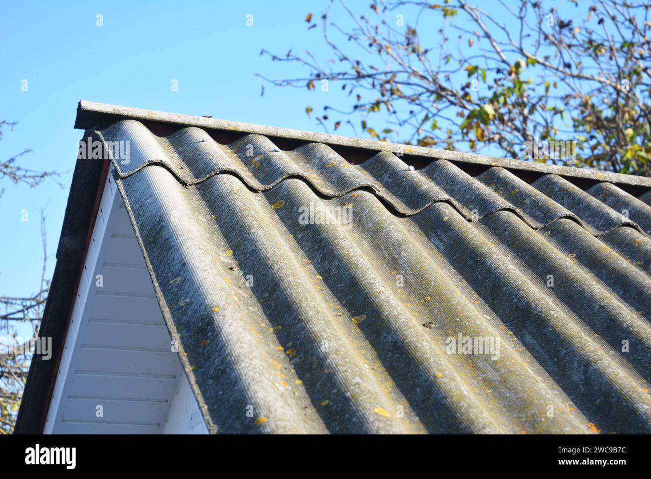 House asbestos rooftop. Close up on house asbestos roof Stock Photo - Alamy