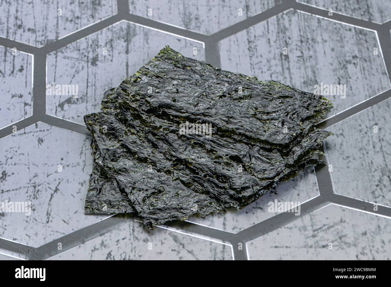 Korean nori seaweed chips heap snack Stock Photo - Alamy