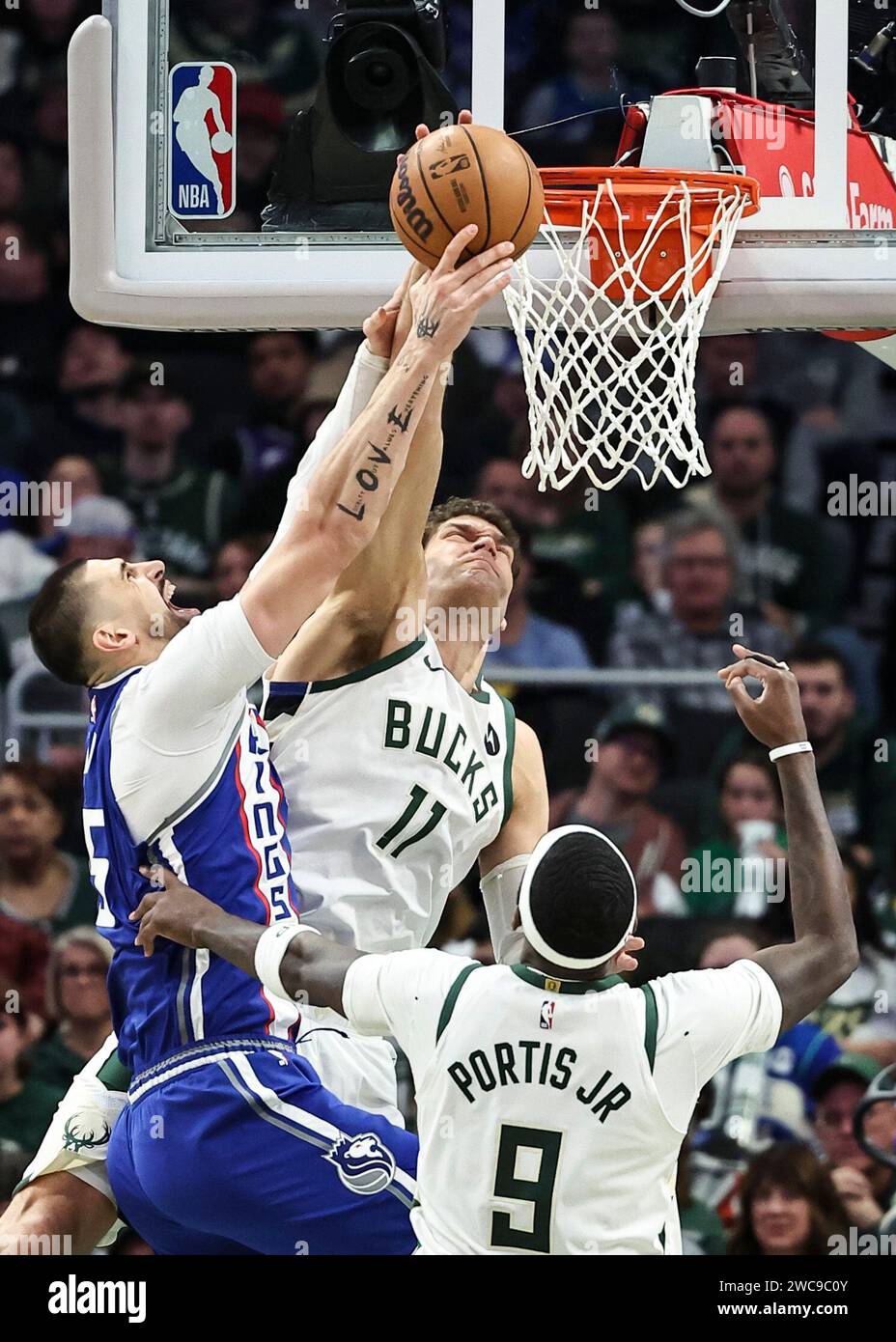 Milwaukee, USA. 14th Jan, 2024. Sacramento Kings center Alex Len (L) is ...