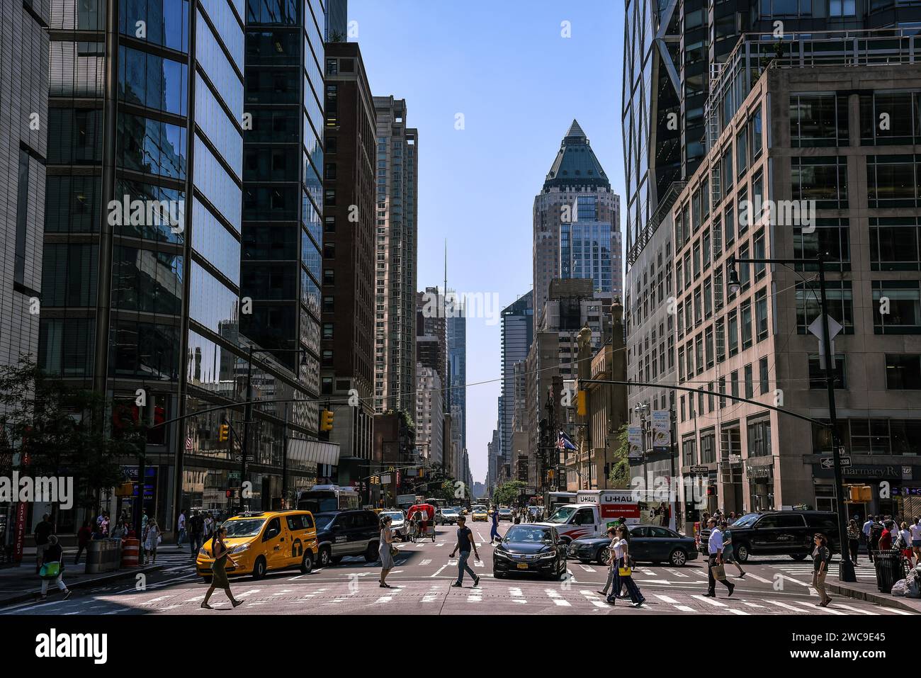 Pedestrians crosswalk on intersection hi-res stock photography and ...