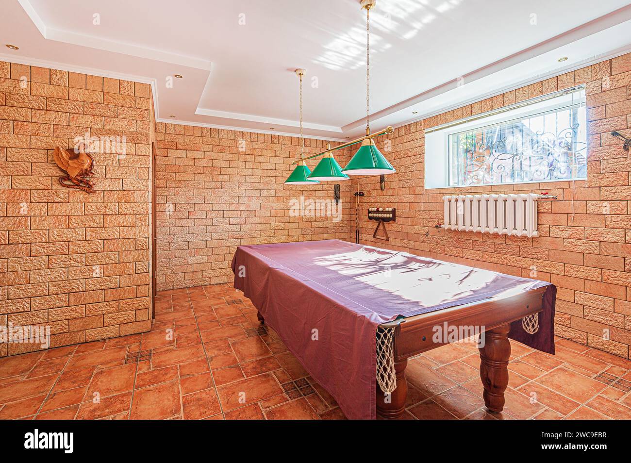 Empty billiard table flat hi-res stock photography and images - Alamy