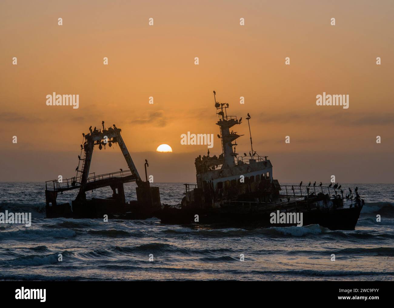 Shipwreck point lighthouse hi-res stock photography and images - Alamy