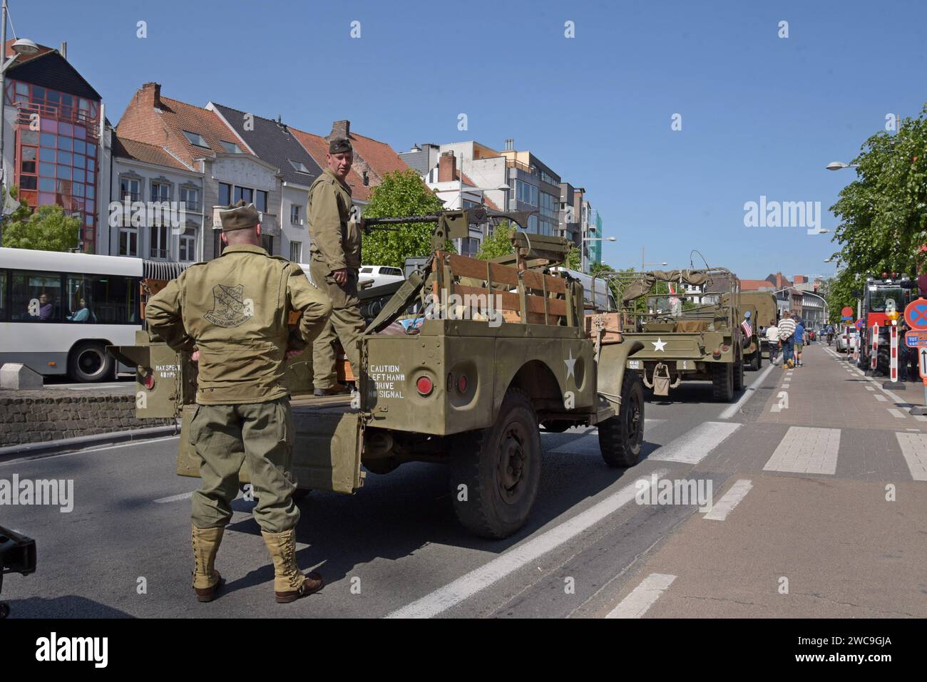 Reenactors of American Army forces from WW2 with vehicles at the ...
