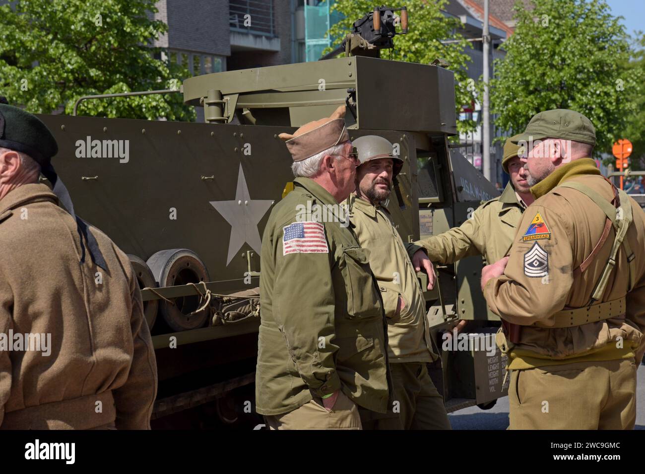 Reenactors of American Army forces from WW2 with vehicles at the ...