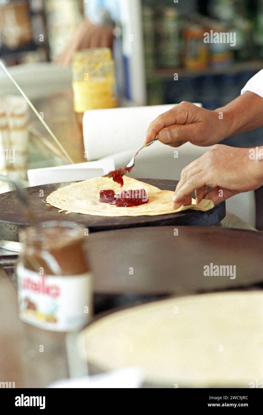 Crepe stall paris hi-res stock photography and images - Alamy