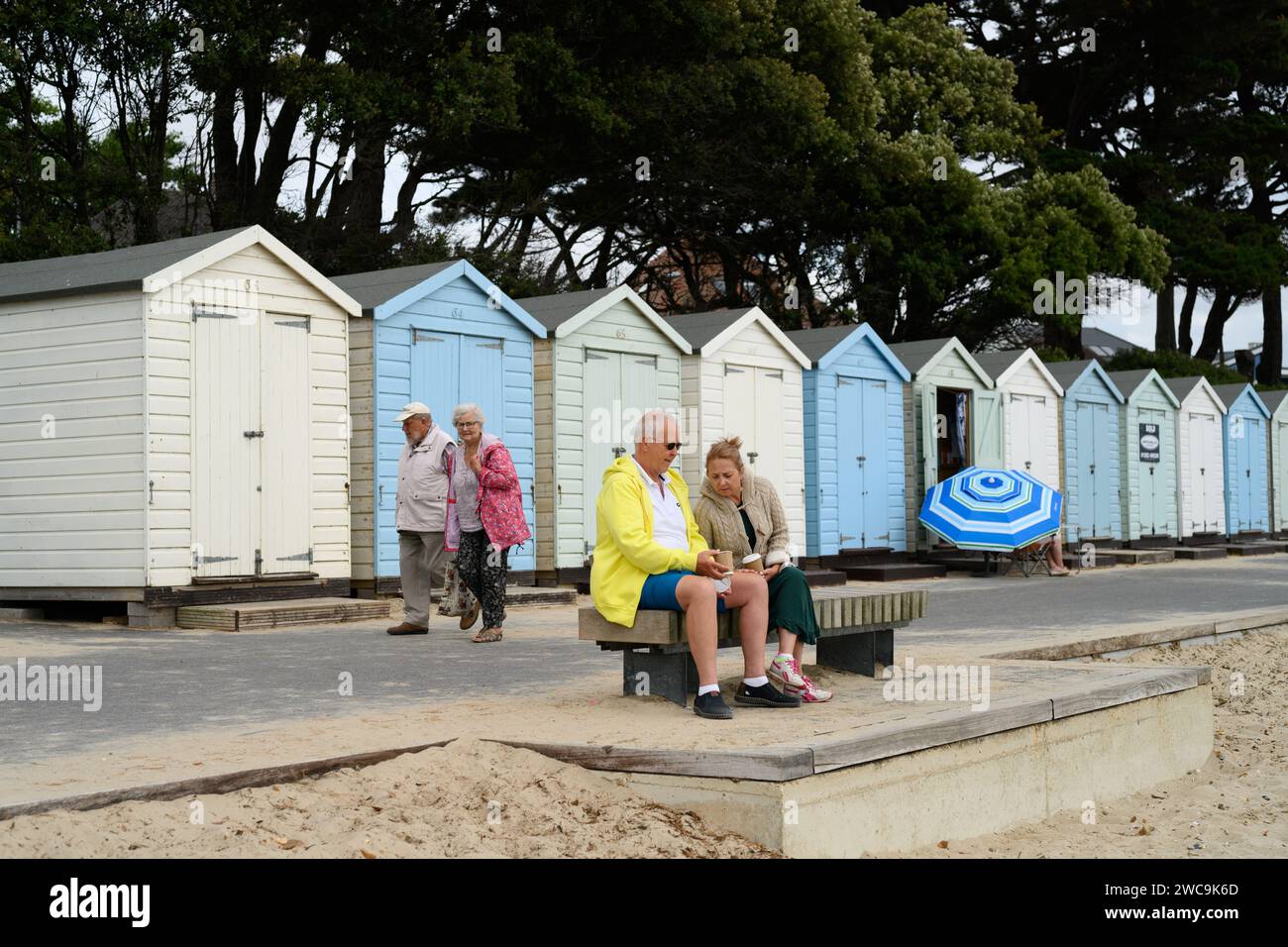 Avon beach beach huts dorset hi-res stock photography and images - Alamy