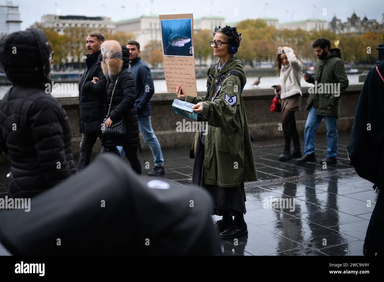 18th November 2023: A lone woman hands out leaflets outside the Sea ...