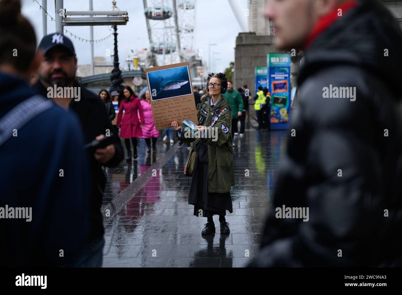 18th November 2023: A lone woman hands out leaflets outside the Sea ...