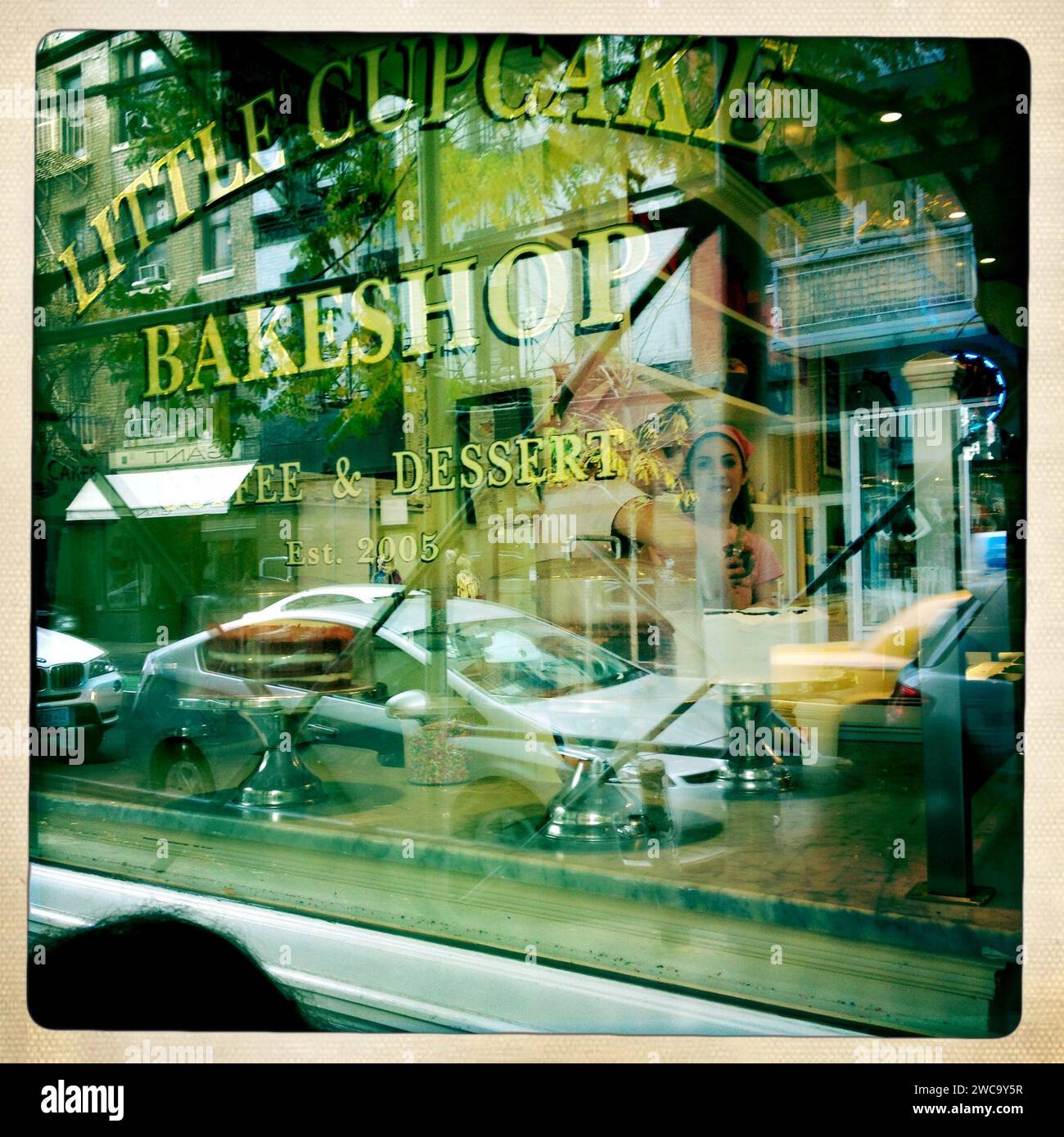 Cupcake bakery exterior hi-res stock photography and images - Alamy