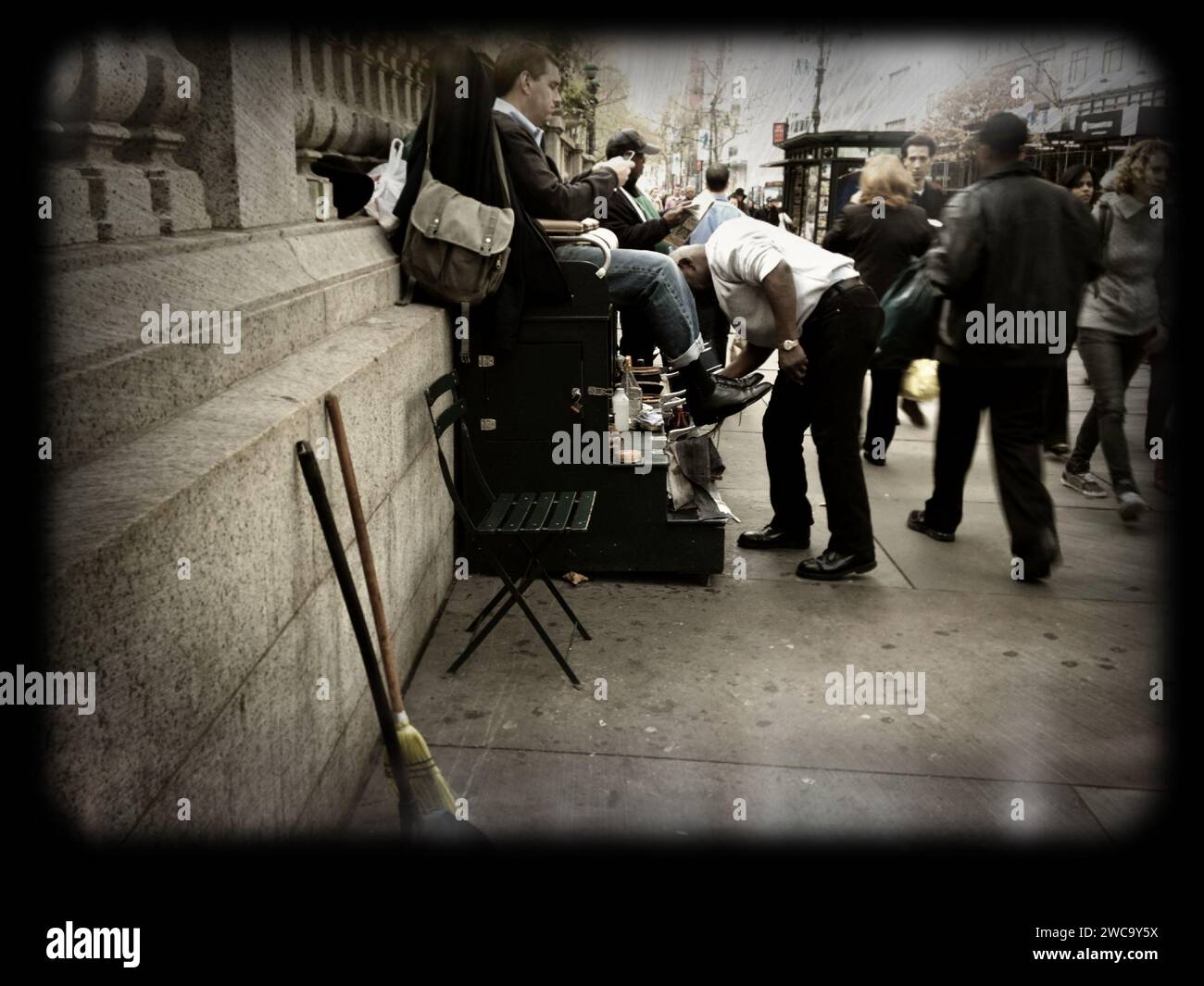 Shoe shine chair hi-res stock photography and images - Alamy