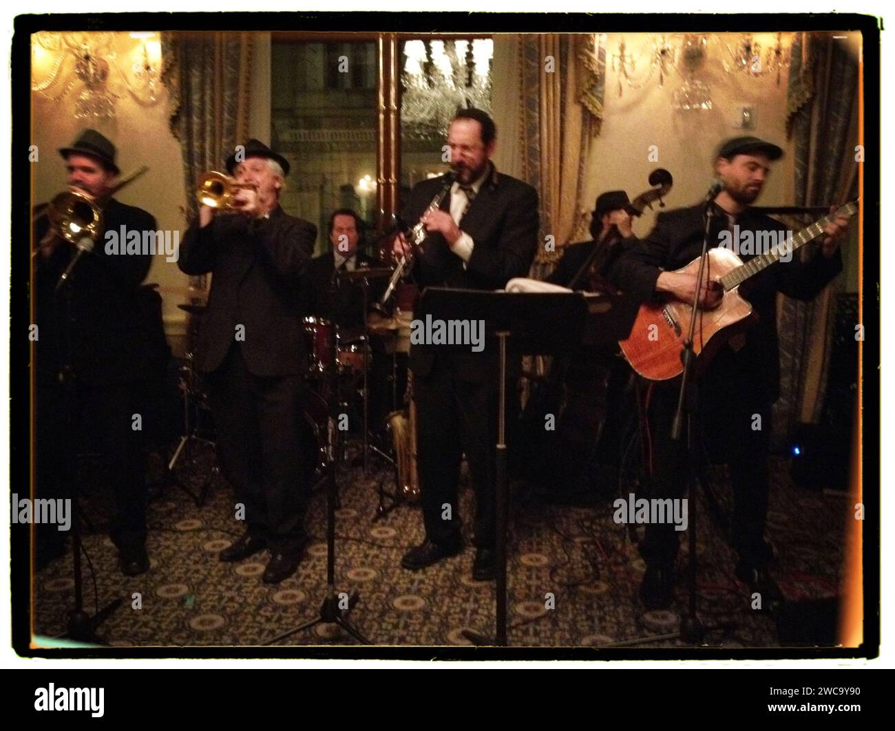 Klezmer clarinet hi-res stock photography and images - Alamy