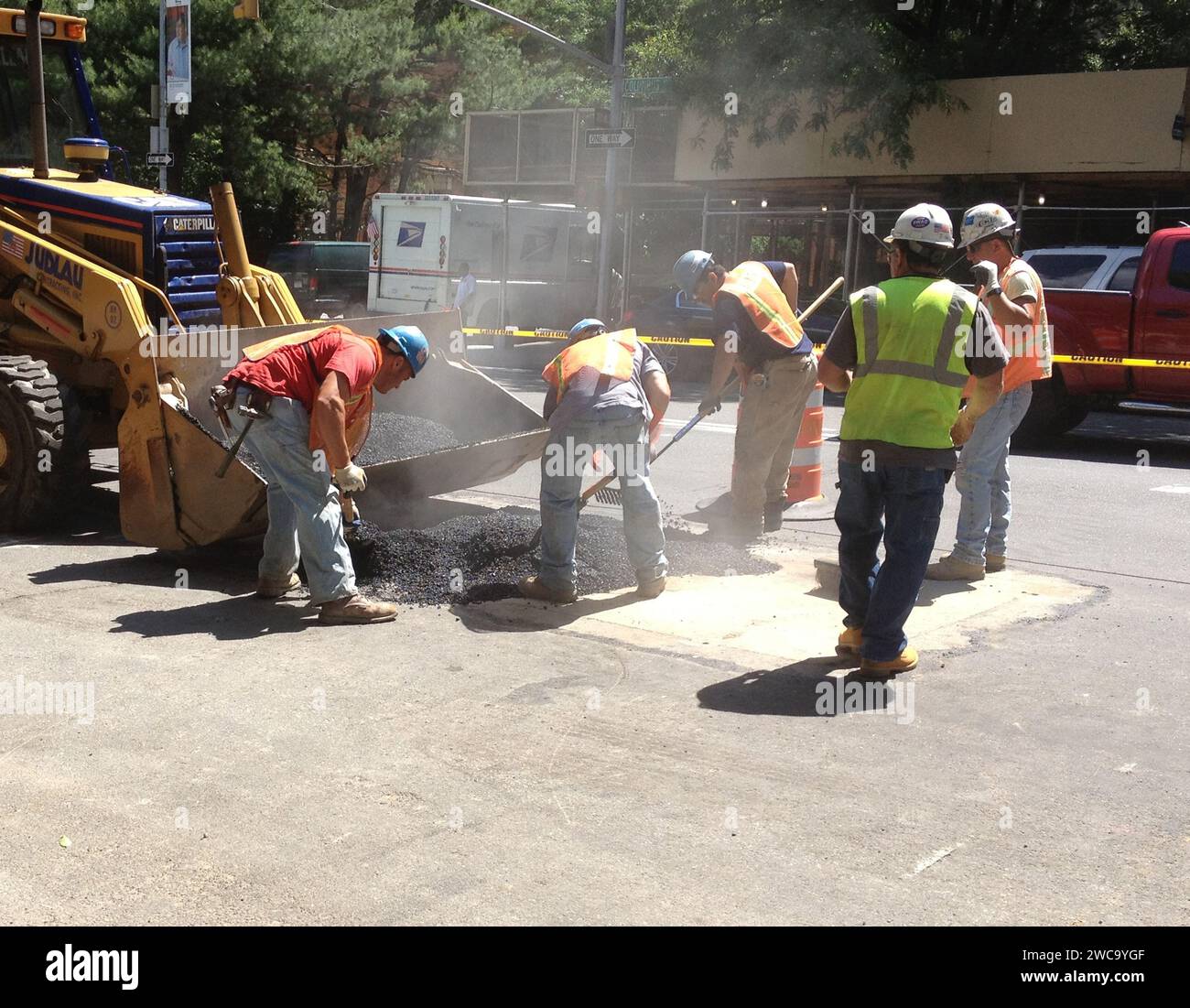 Road tarring hi-res stock photography and images - Alamy