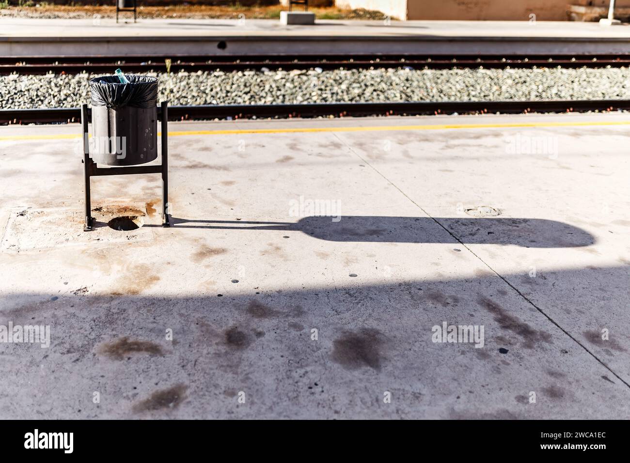 Full trash can hi-res stock photography and images - Alamy