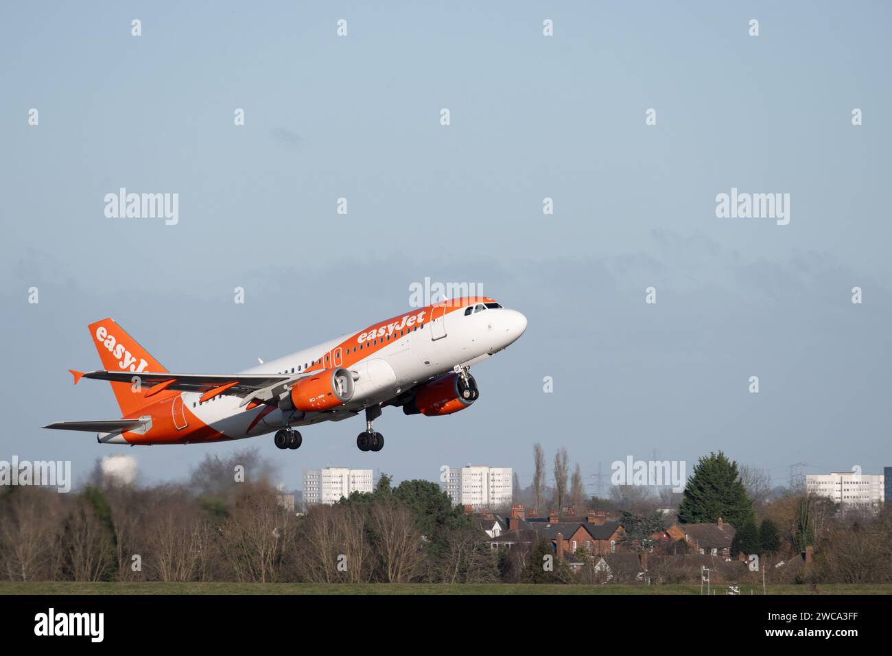 Jet airplane aircraft taking off hi-res stock photography and images ...