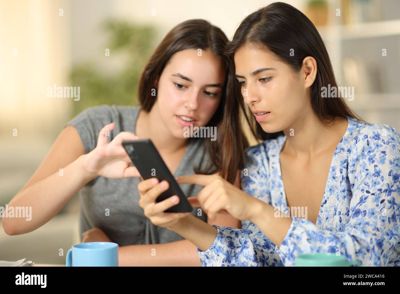 Two friends talking serious hi-res stock photography and images - Alamy