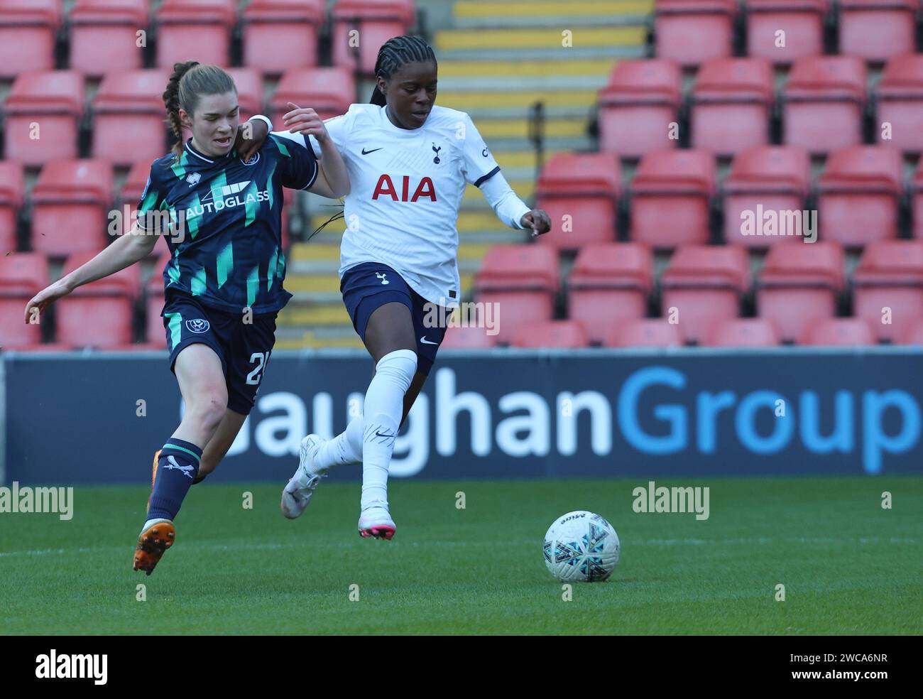 Jessica Naz of Tottenham Hotspur Women holds of Rachel Brown of ...