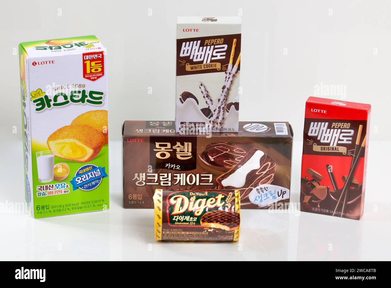 Korean snacks hi-res stock photography and images - Alamy