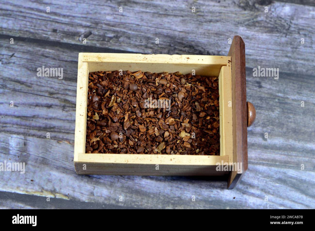 Hand crank grain mill isolated hi-res stock photography and images - Alamy