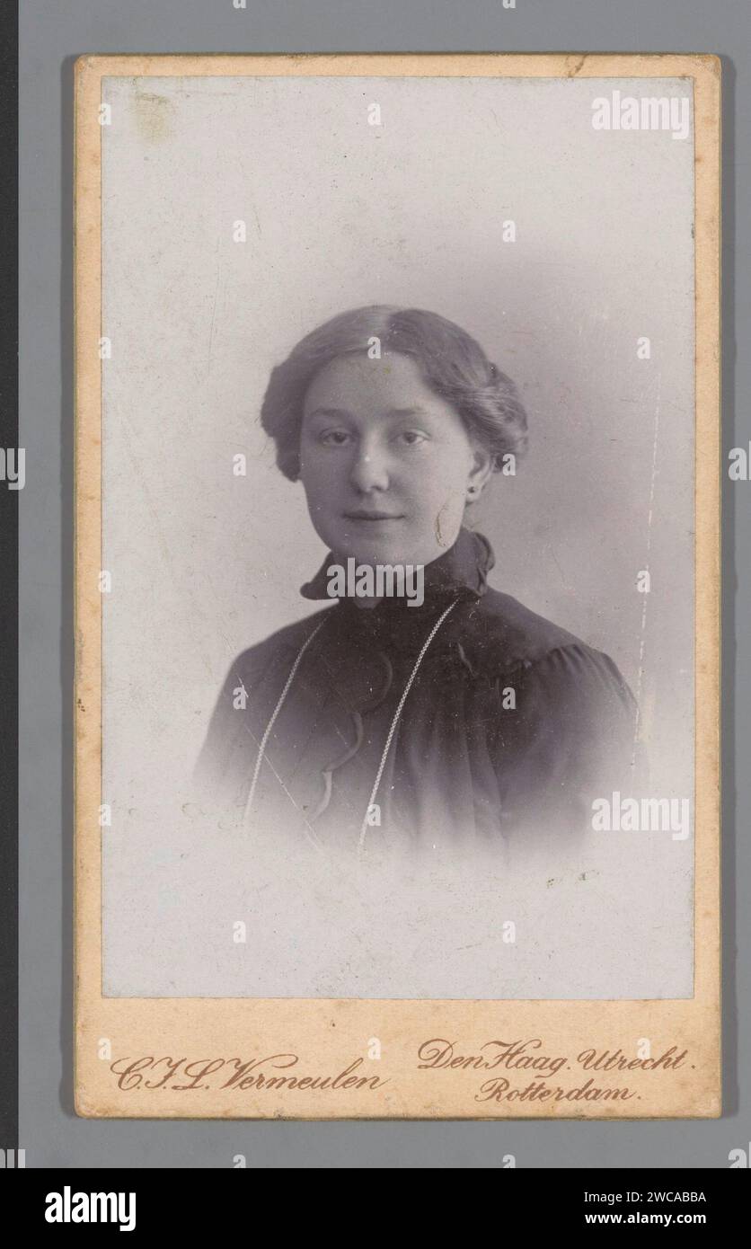 Portrait of an unknown woman, Cornelis Johannes Lodewicus Vermeulen, c. 1890 - c. 1915 ...