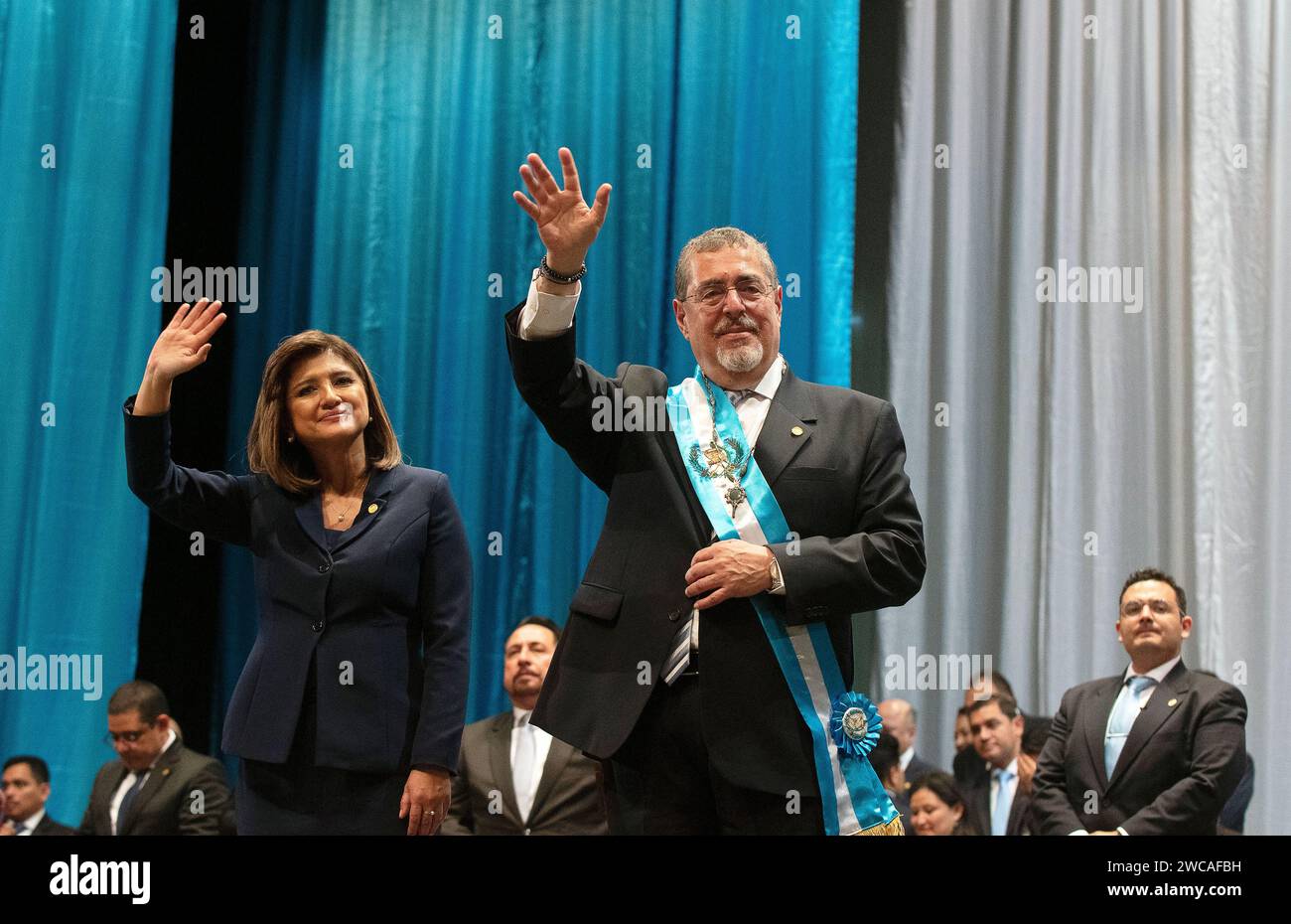 Guatemala Stadt, Guatemala. 15th Jan, 2024. Bernardo Arévalo (M), new ...