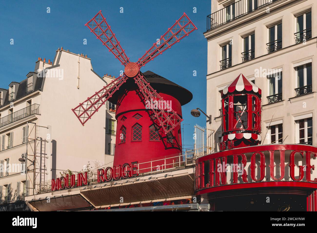Moulin rouge night club hi-res stock photography and images - Alamy