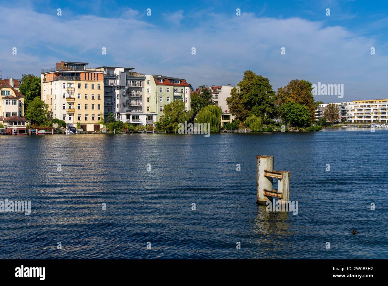 Old Villas And New Houses, Spreeufer, Spreepromenade, Köpenick, Treptow ...