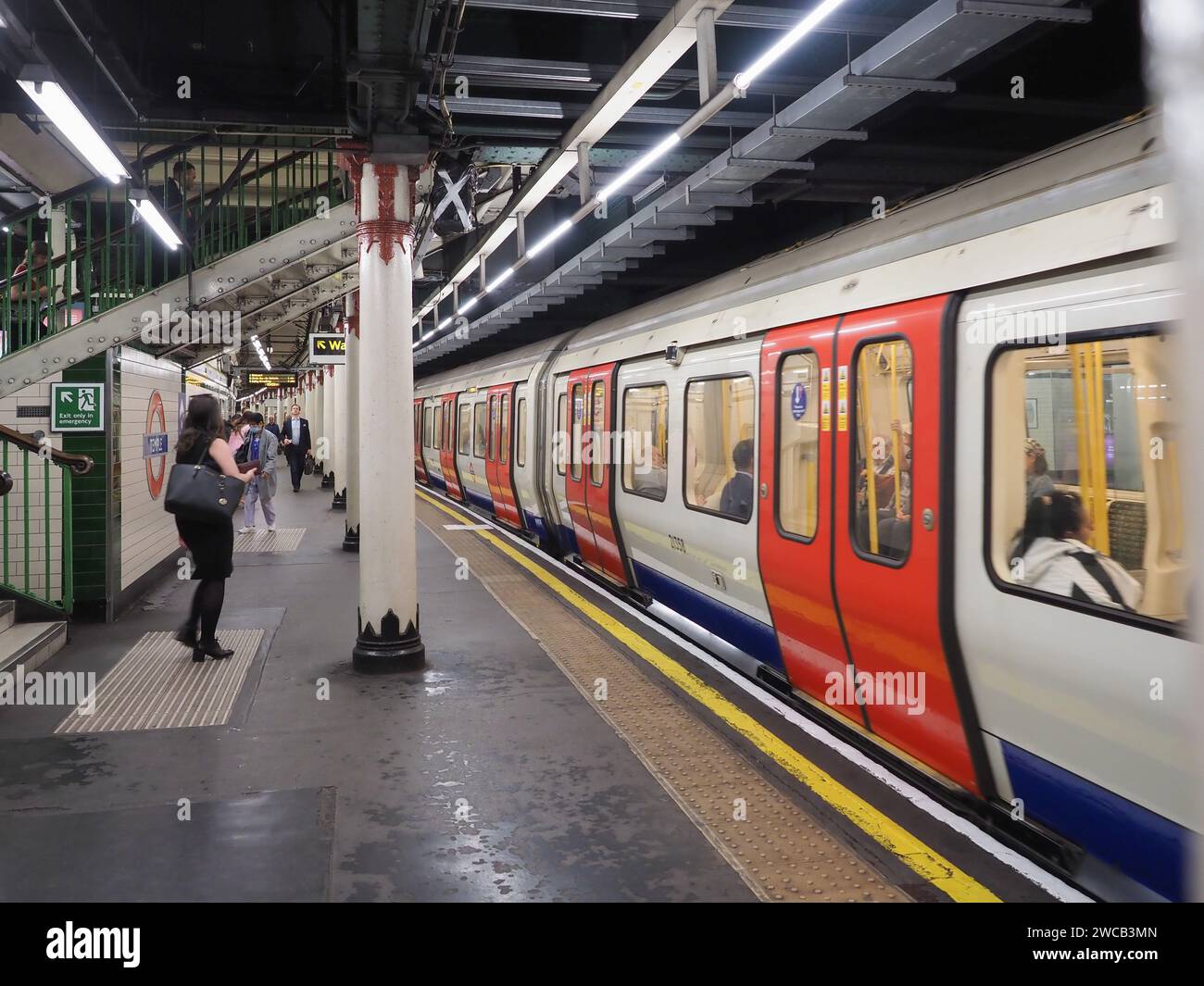 Temple tube london hi-res stock photography and images - Alamy