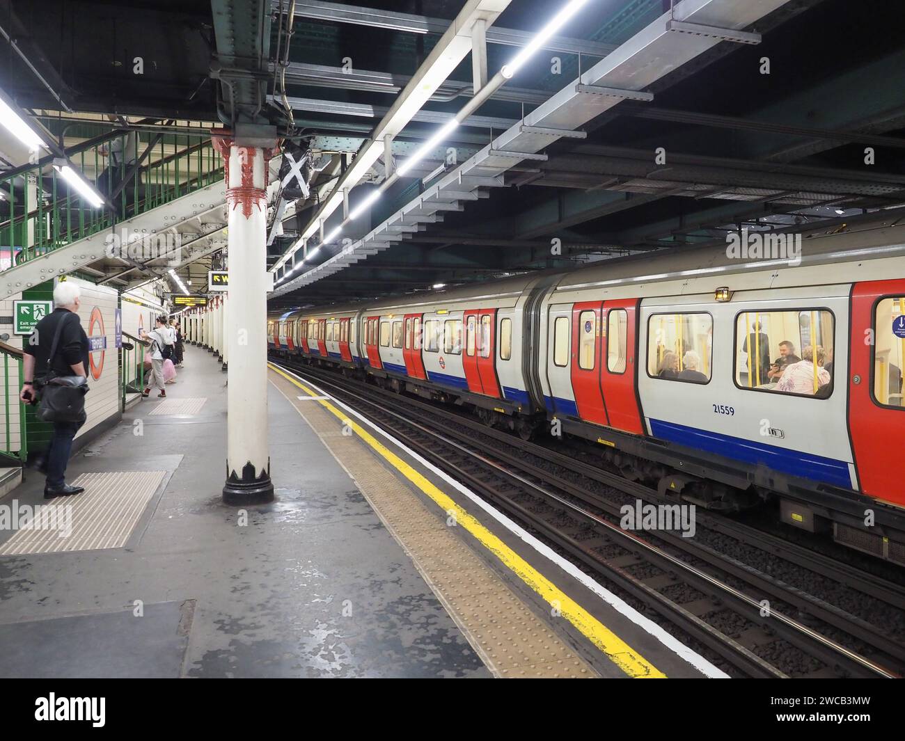 Temple tube london hi-res stock photography and images - Alamy