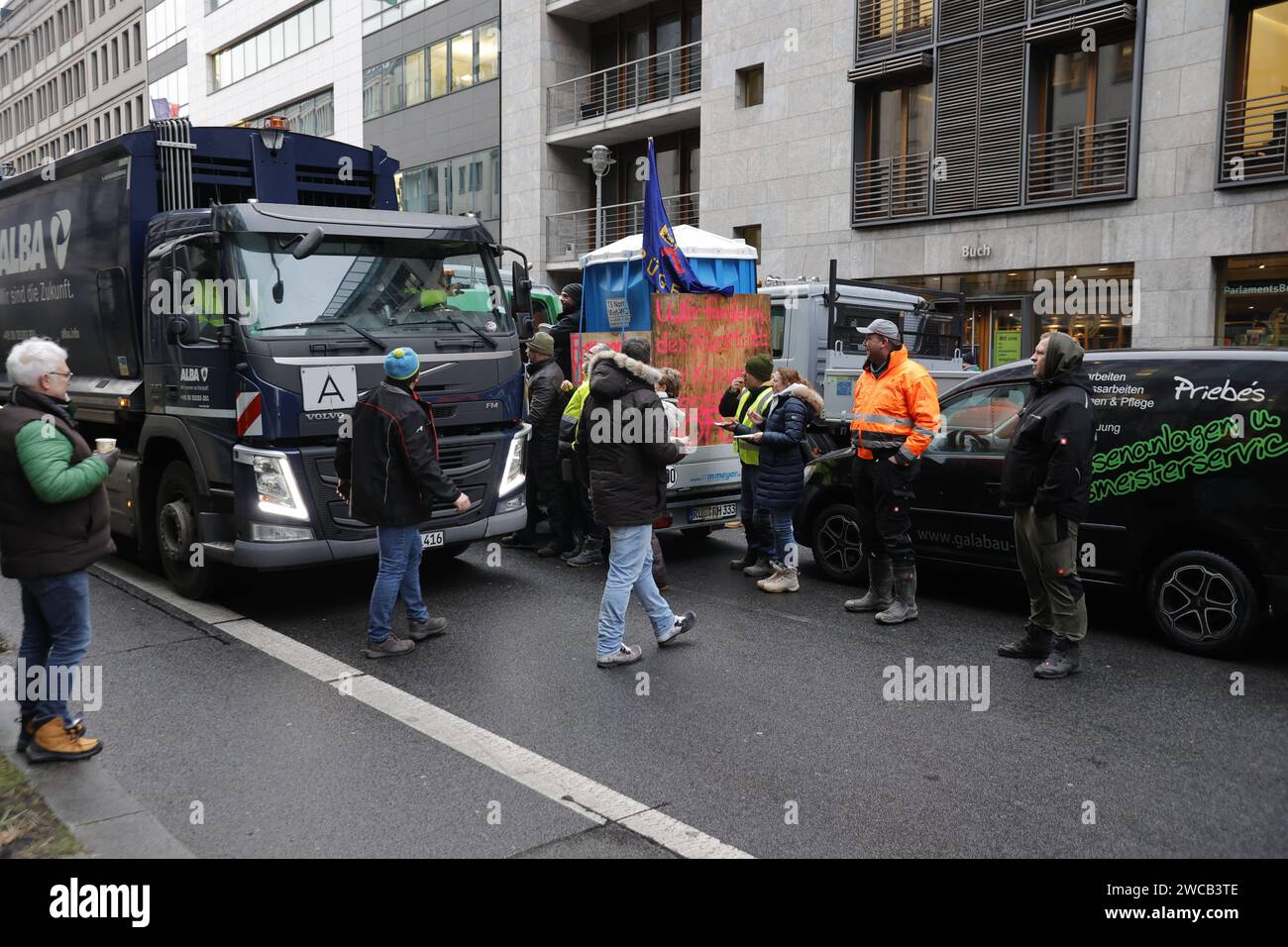 Deutschland, Berlin, Bauern-Demo, Protests unter dem Motto Zu viel ist ...